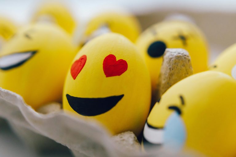 Memahami Tanda Emoji Love dan Maknanya dalam Komunikasi Digital ...